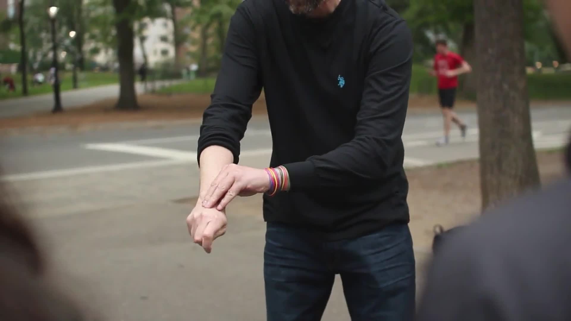 Rubber Band Through Hand by Joe Rindfleisch | theory11